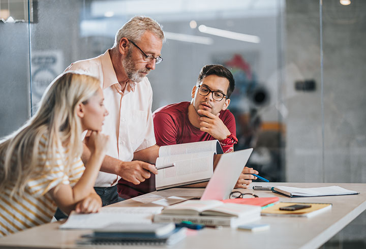 8 APA Book Reference Examples | Bibliography.com